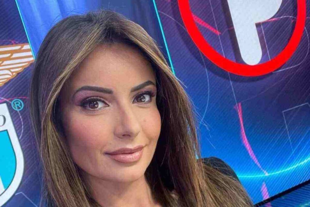 Monica Bertini, il décolleté manda in visibilio i fan: dettaglio ...
